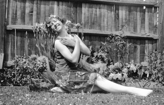 Vintage Leggy Beauties: Charming Photos of Women in Their Skirts During ...