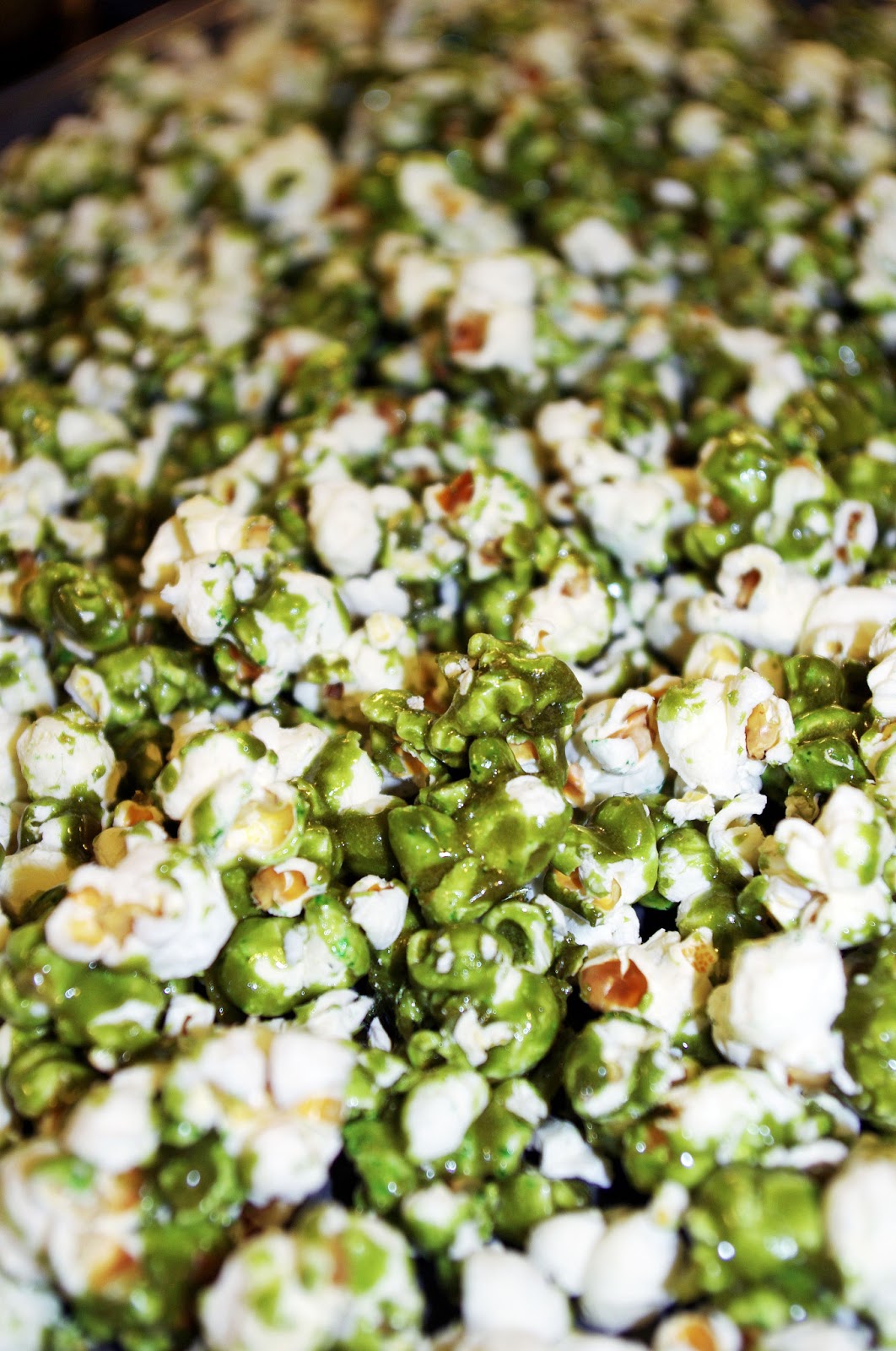 4 goodness bake!: Green candied popcorn for St. Patrick's Day :)