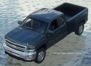 Comparison: New-Ray 1:32 Chevy Silverado 2500HD, Dodge Ram 3500, and ...