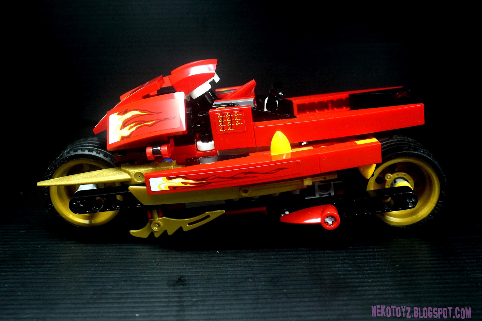 Neko Toyz: Lego 9441 Ninjago Kai's Blade Cycle Review