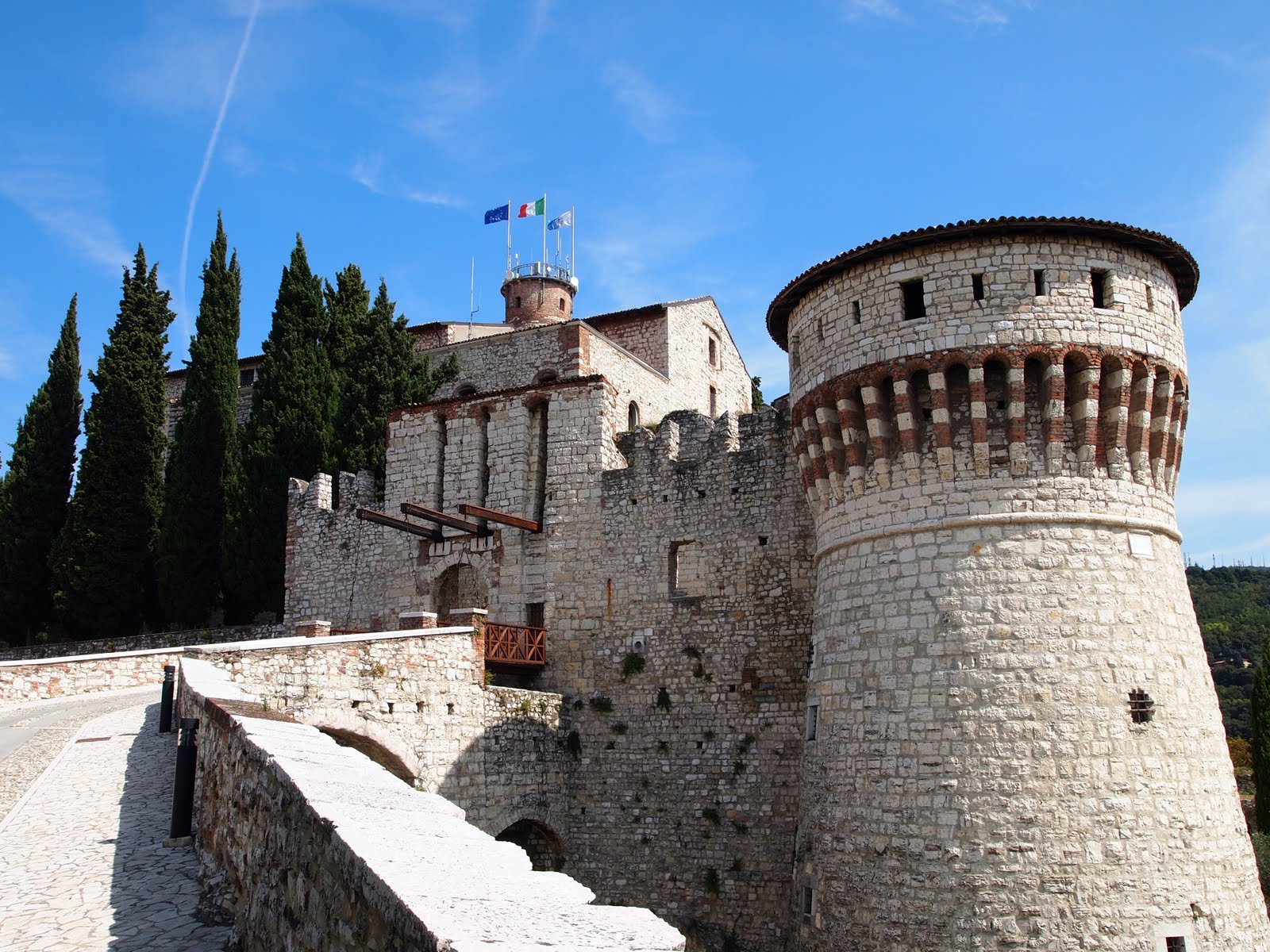 Катастрофа на българи в Бреша | Последни новини от "Интервю"