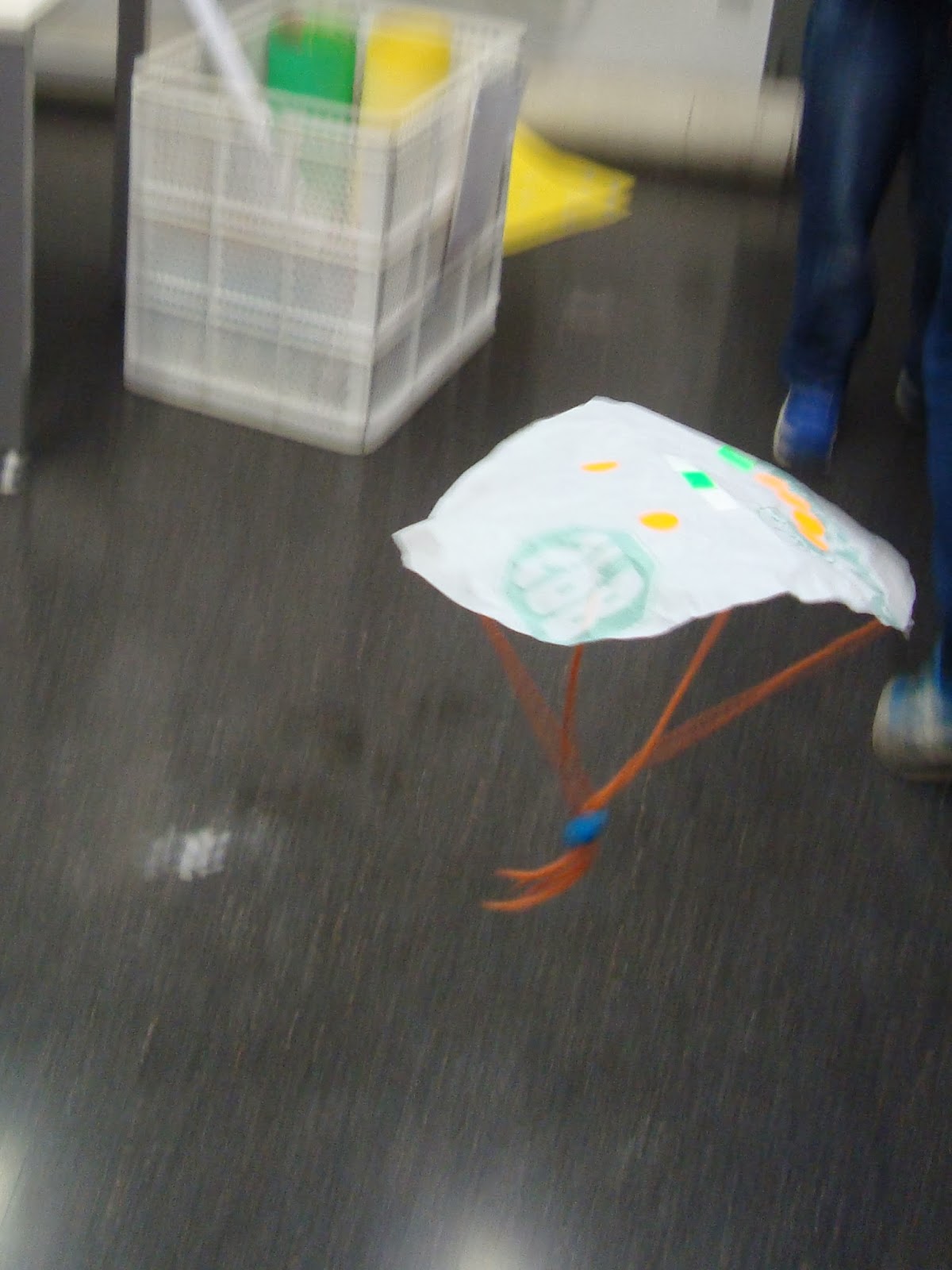 Laboratorio de exerimentos: EXPERIMENTO 7: PARACAÍDAS