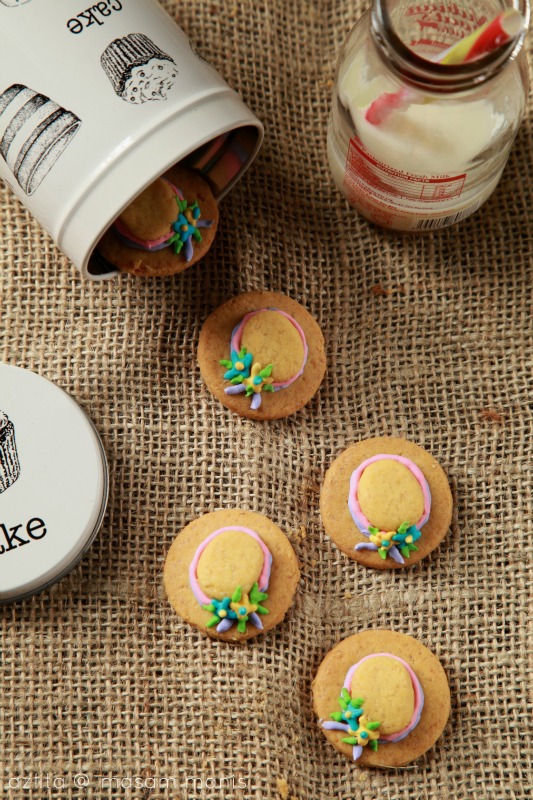 BISKUT TOPI - masam manis