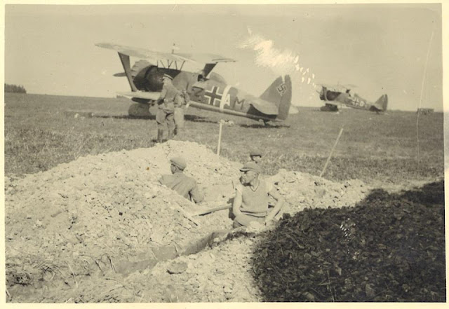 FalkeEins - the Luftwaffe blog: Henschel Hs 123 photo selection Fly ...