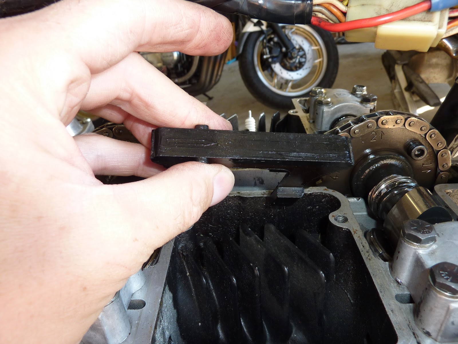 BikeTech7: How to change your camchain... or timing chain if you prefer.