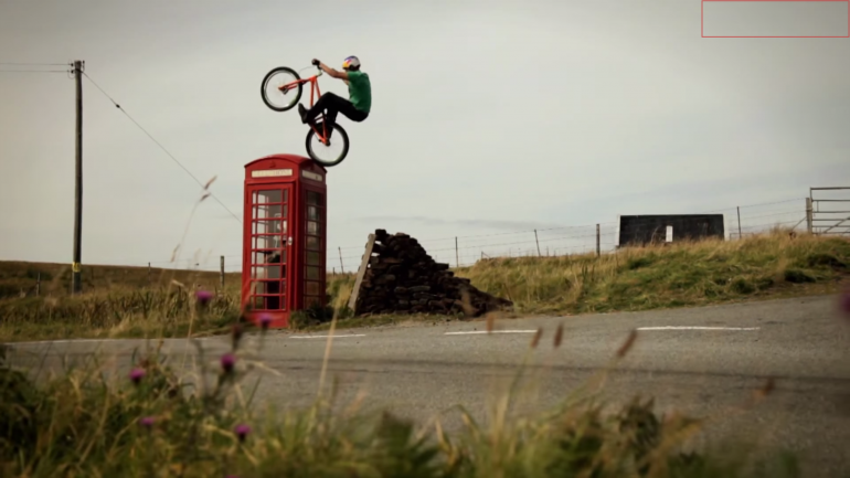 Stunts Bike "Red Bull" Terbaik - INOVATOR