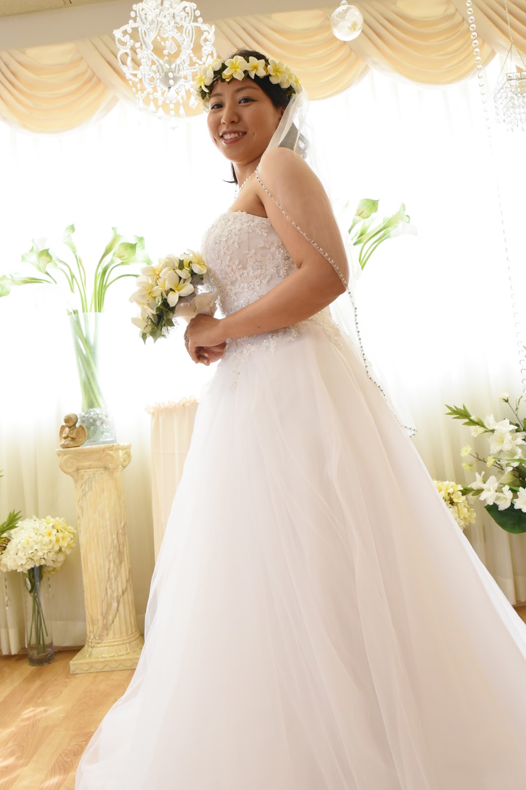 Hawaii Wedding Chapel: Bride and Groom Portraits