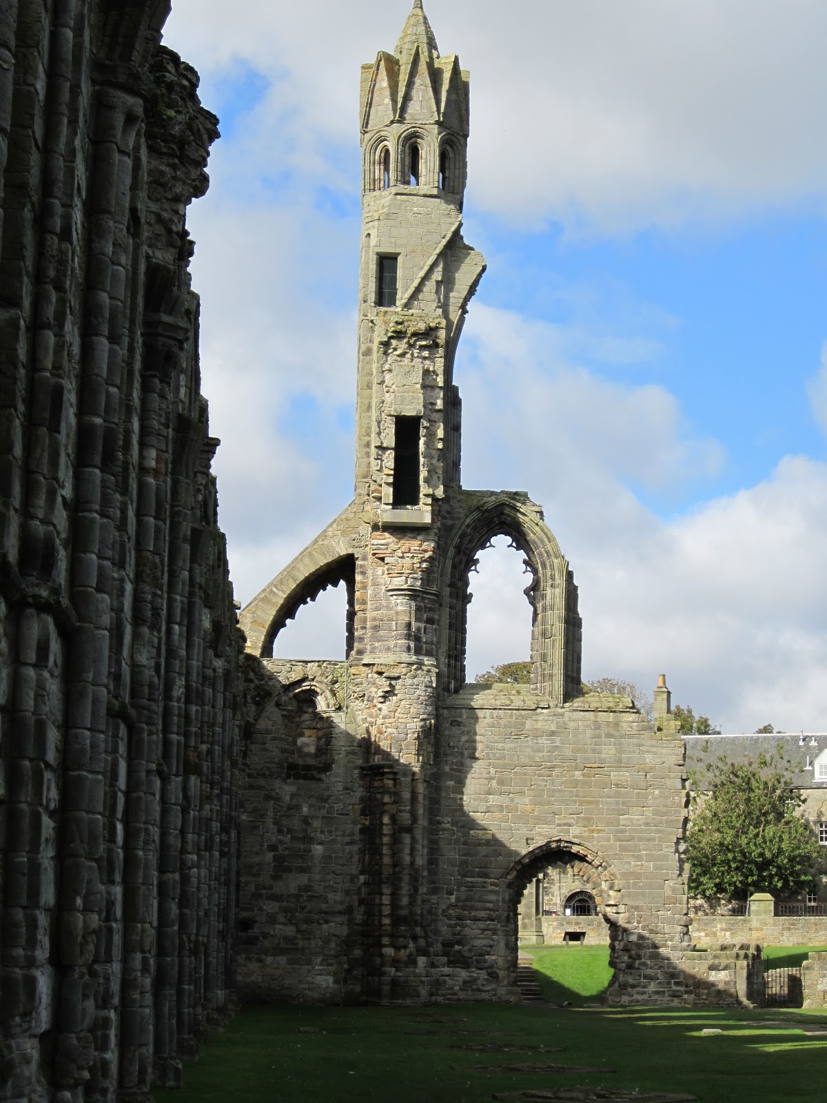 Scotland: The Castle Chronicles: Matriculation and Ruins (Sep. 22)