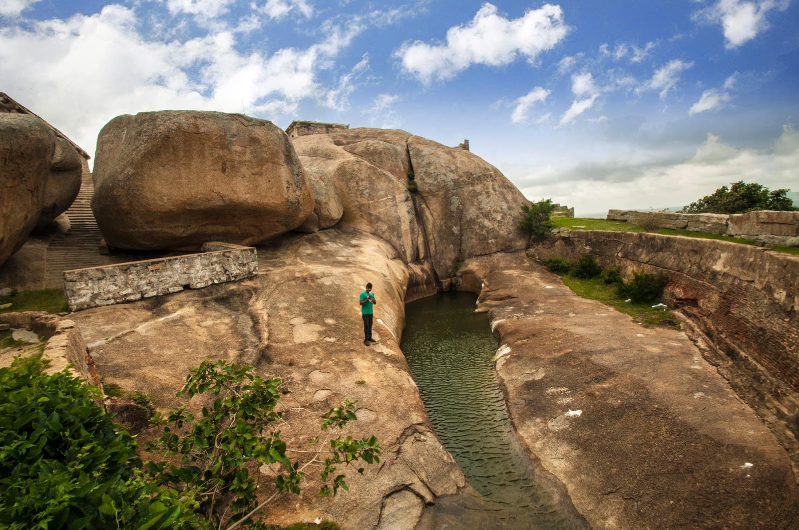 Day trek to Gudibande Fort and Avalabetta Hillock
