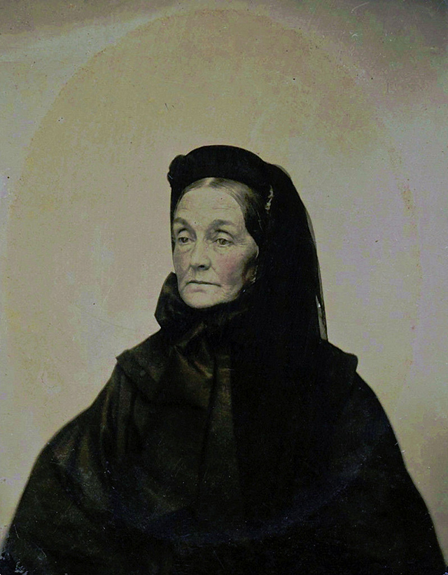 40 Eerie Portraits of Women in Mourning Dress From the Victorian Era ...