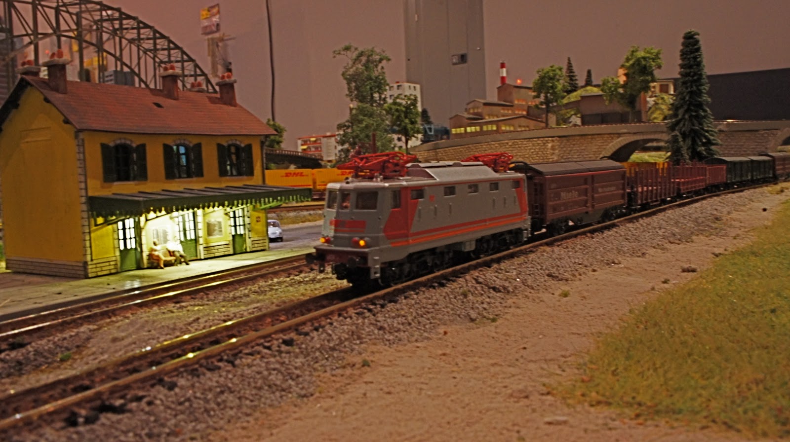 quinntopia - An N Scale blog: November 2011