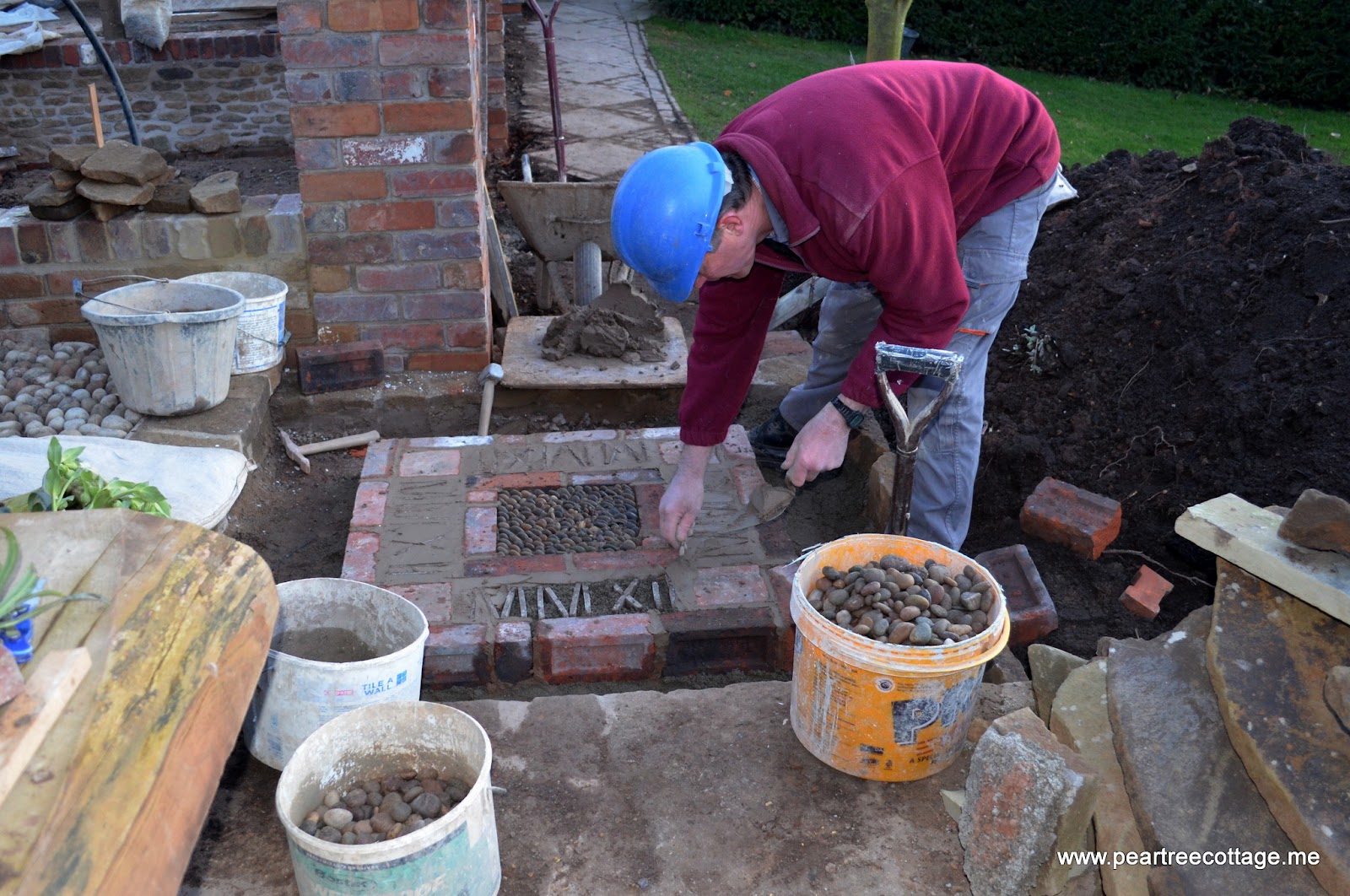 Pear Tree Cottage Garden: COBBLING PROGRESS