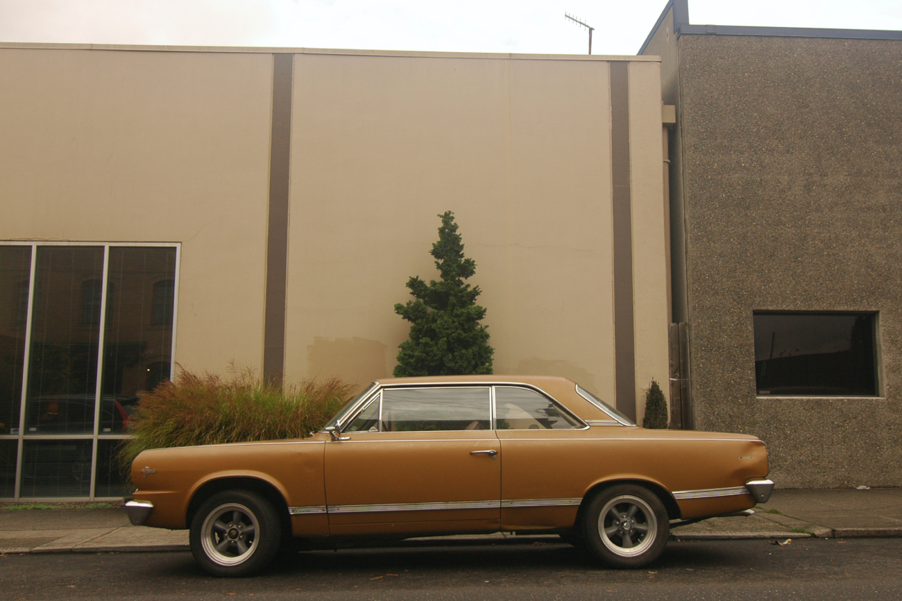 OLD PARKED CARS.: 1966 Rambler Rogue.