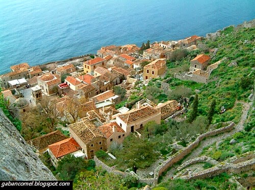 Pelik! Bandar Ini 'Tersembunyi' di Sebalik Bukit Batu. - Gaban Comel