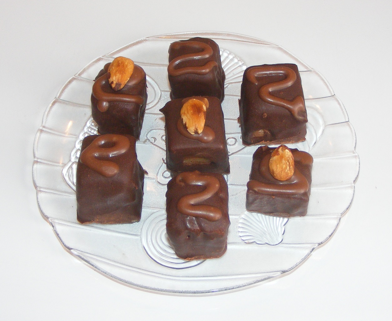 Trufe cu martipan si unt de arahide | Preparatedevis.ro