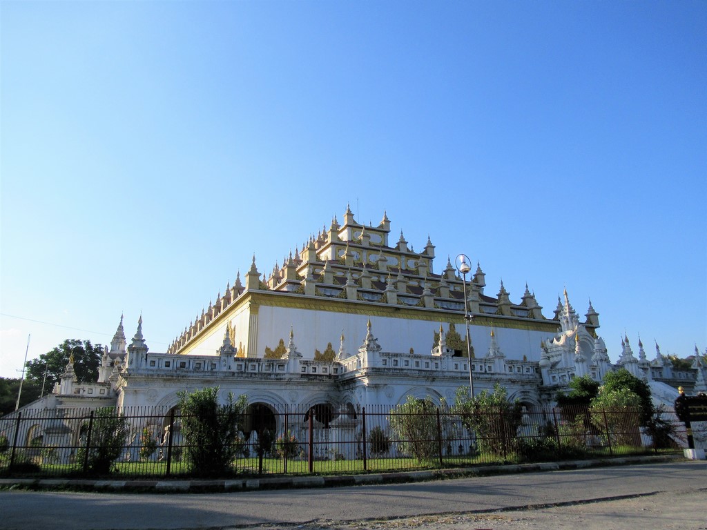 Mandalay | Ramingo Dentro