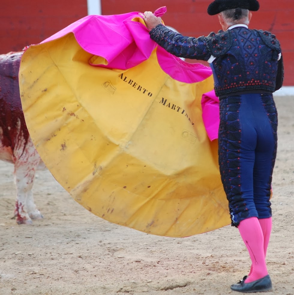 ambitotoros: ¿Capotes articulados?