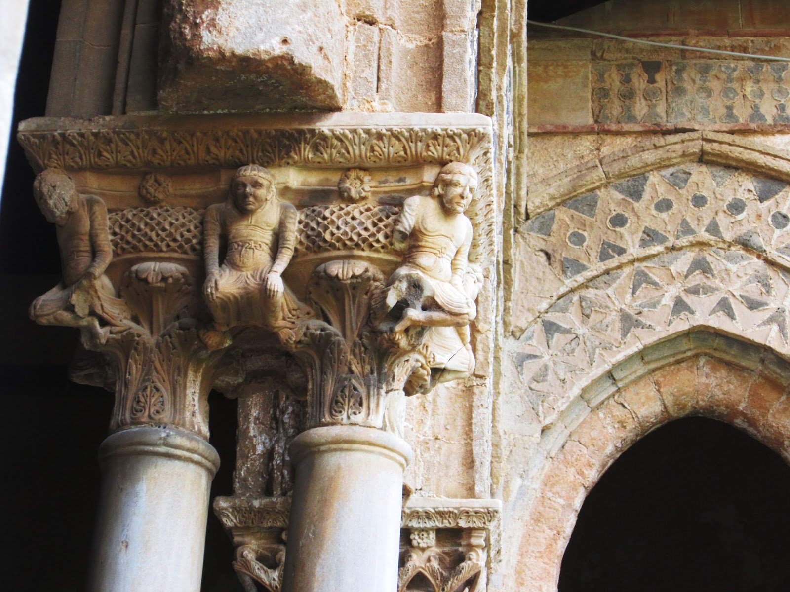 MONREALE, L'INFORMAZIONE CULTURALE: CHIOSTRO, i Capitelli