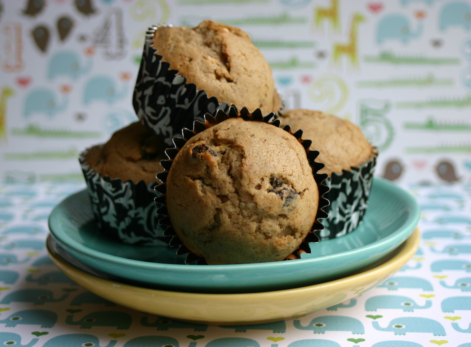 My Retro Kitchen: Cinnamon-and-Raisin Muffins