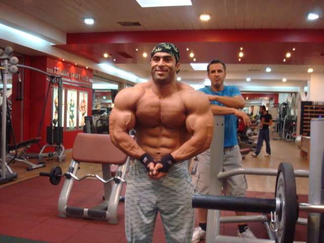 Muscle Lover: Iranian bodybuilder Mohsen Saberinia