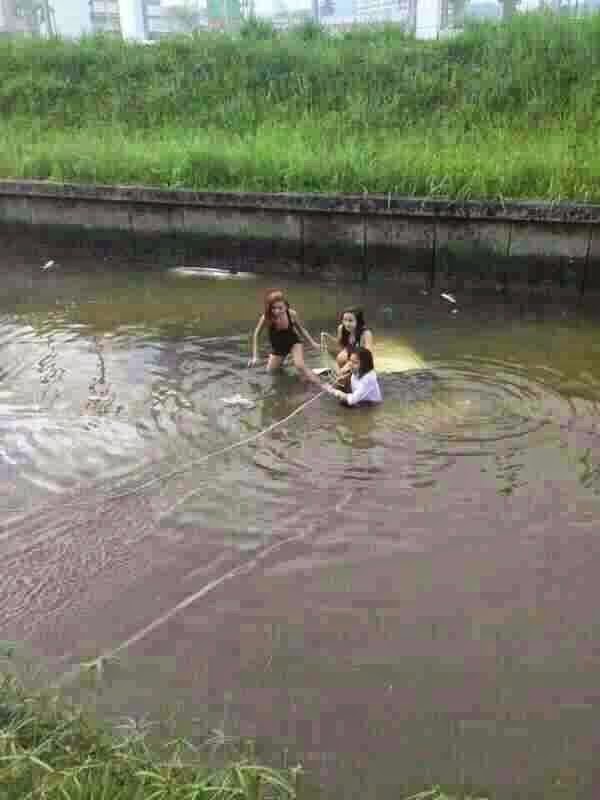 Pn Tay's Blog: 3 skimpily clad girls and a sunken car, boy's head ...