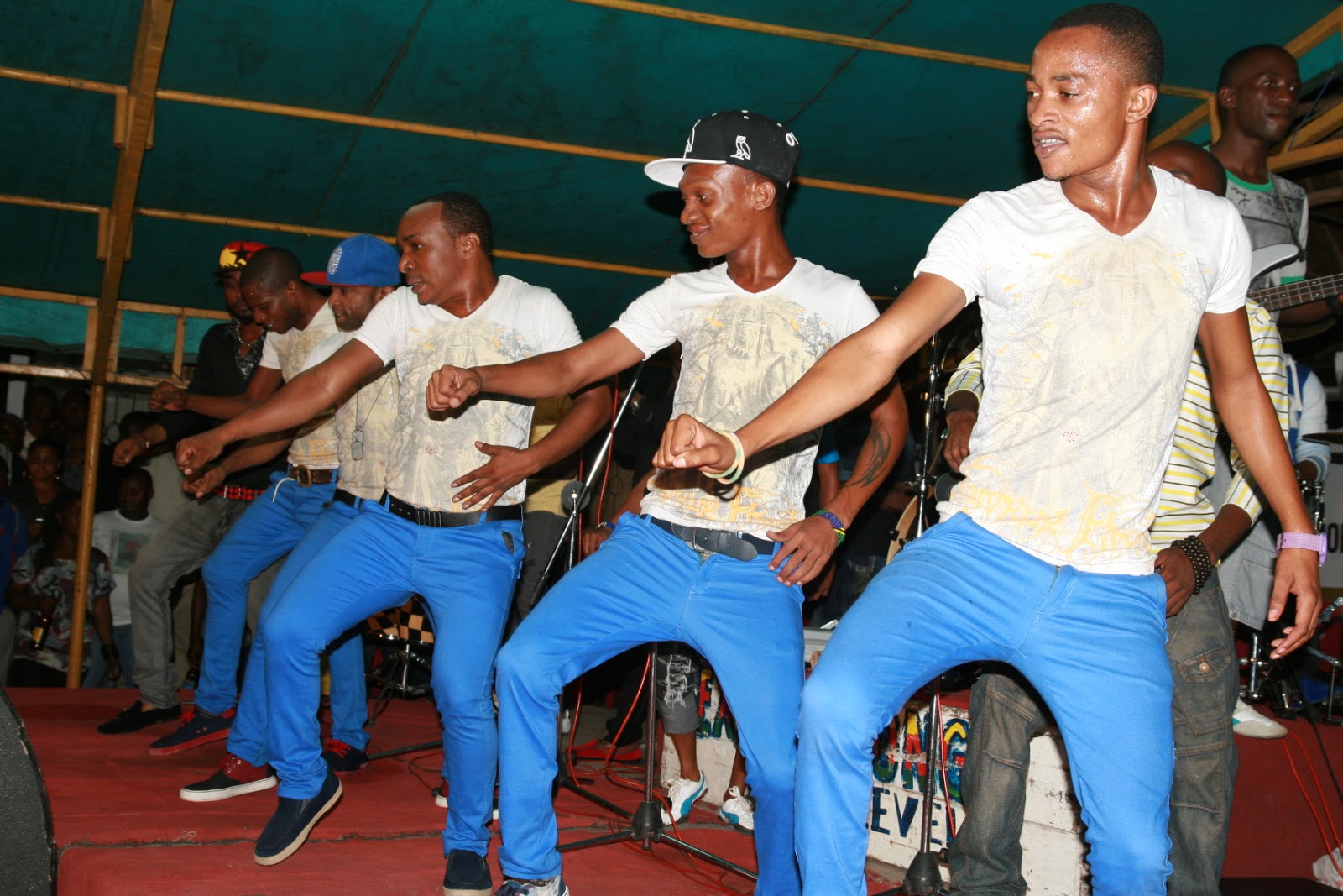 EXTRA BONGO: EXTRA BONGO WAENDELEZA UBABE JIJINI DAR ES SALAAM