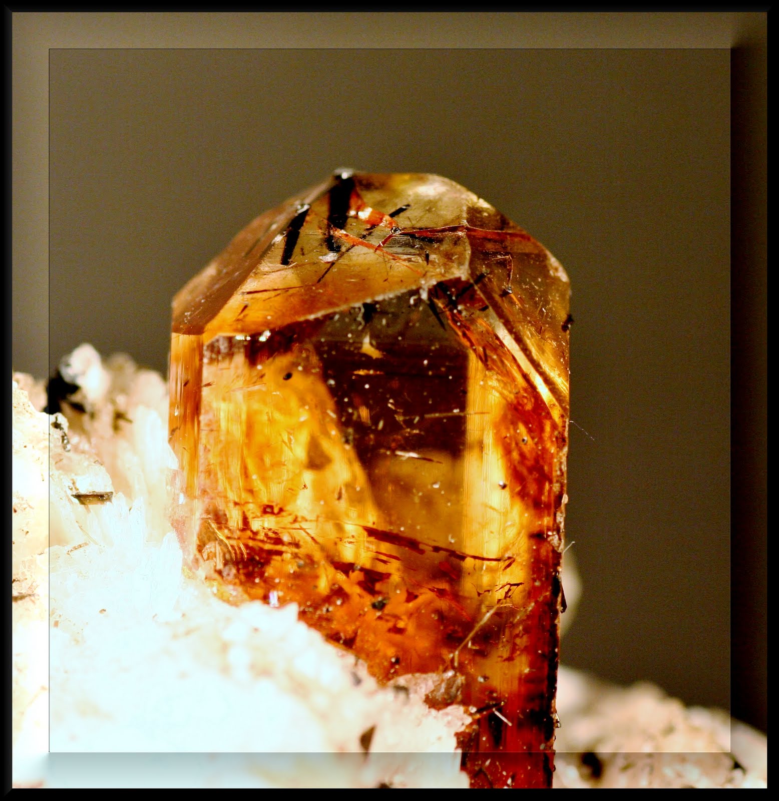 MINERALS GISPERT: Topazi, i una miniatura.