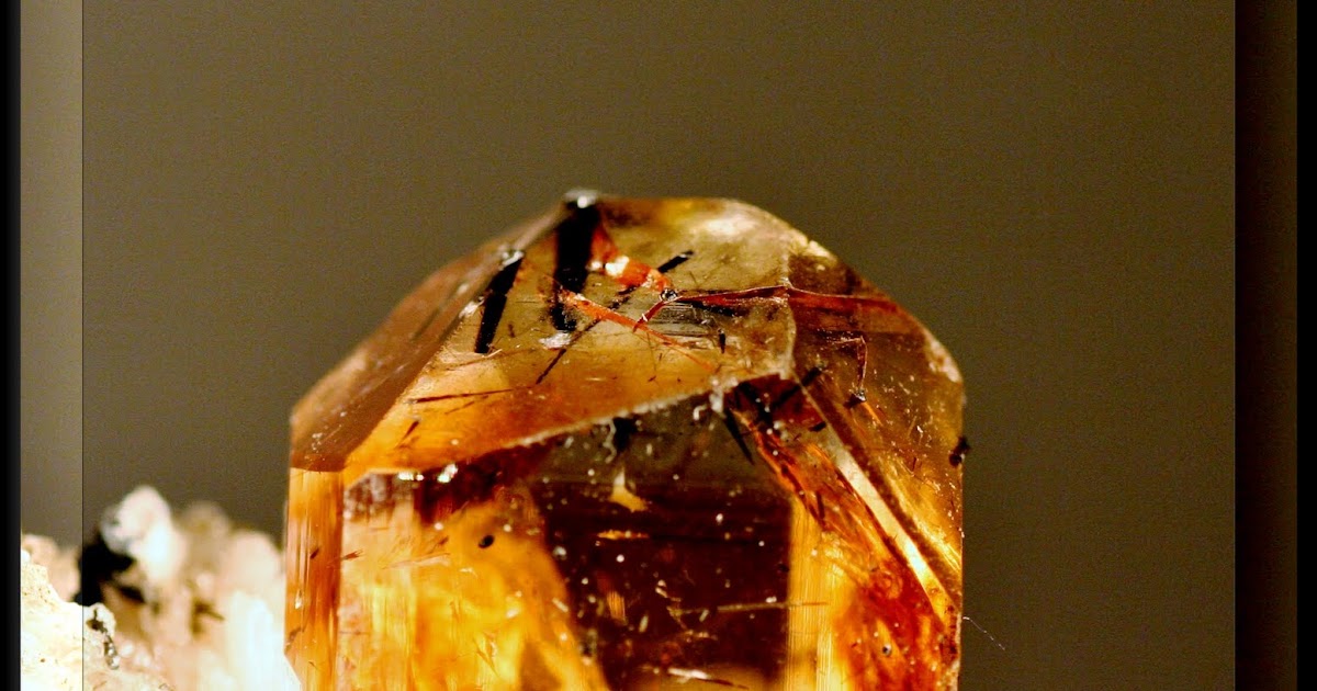 MINERALS GISPERT: Topazi, i una miniatura.