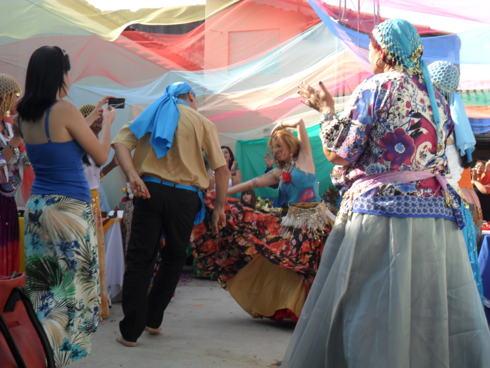 Vem comigo "Santeria" !: dança & cultura cigana