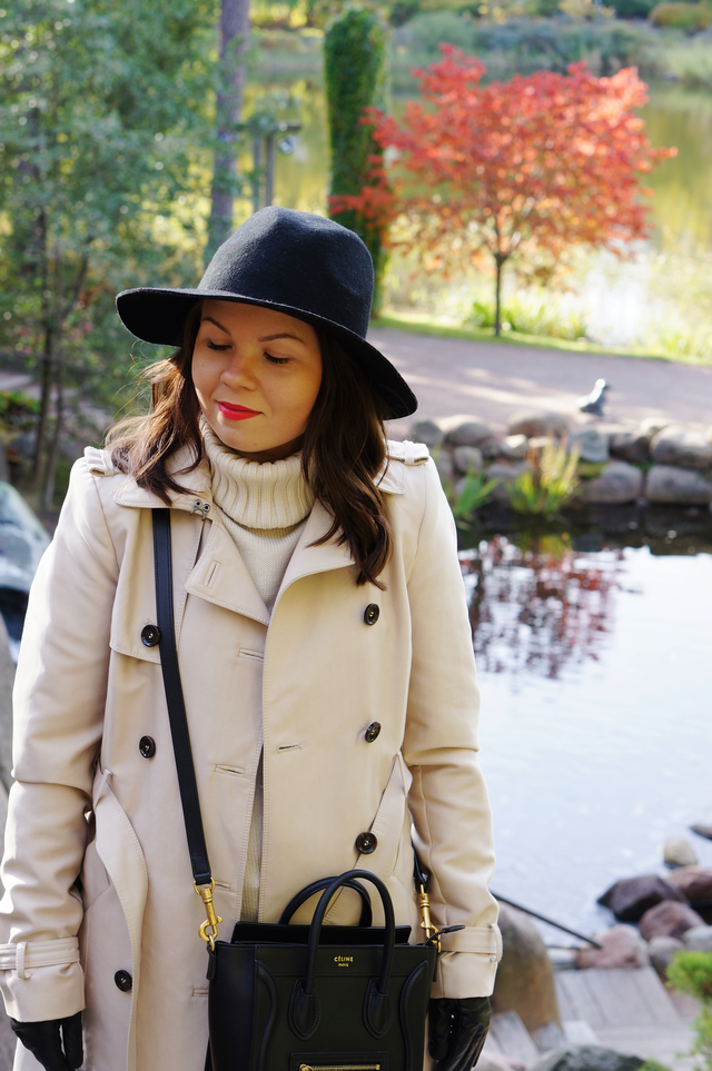 Anne Jennika: TRENCH COAT & FEDORA HAT