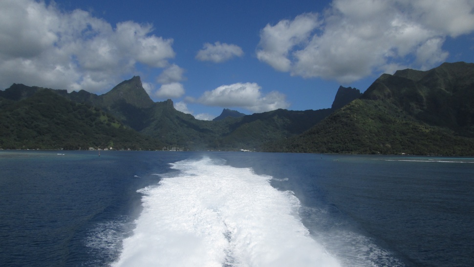 Traversée Moorea-Papeete avec le Terevau sous un ciel bleu