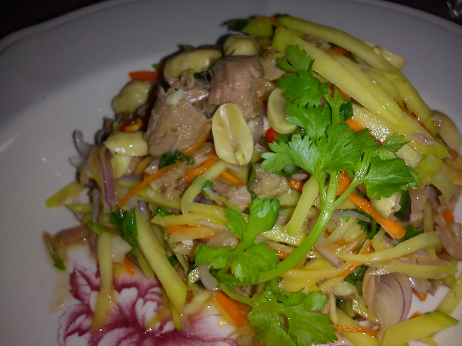 Cooking Pleasure: YUM PLA TU-NA [THAI TUNA SALAD]