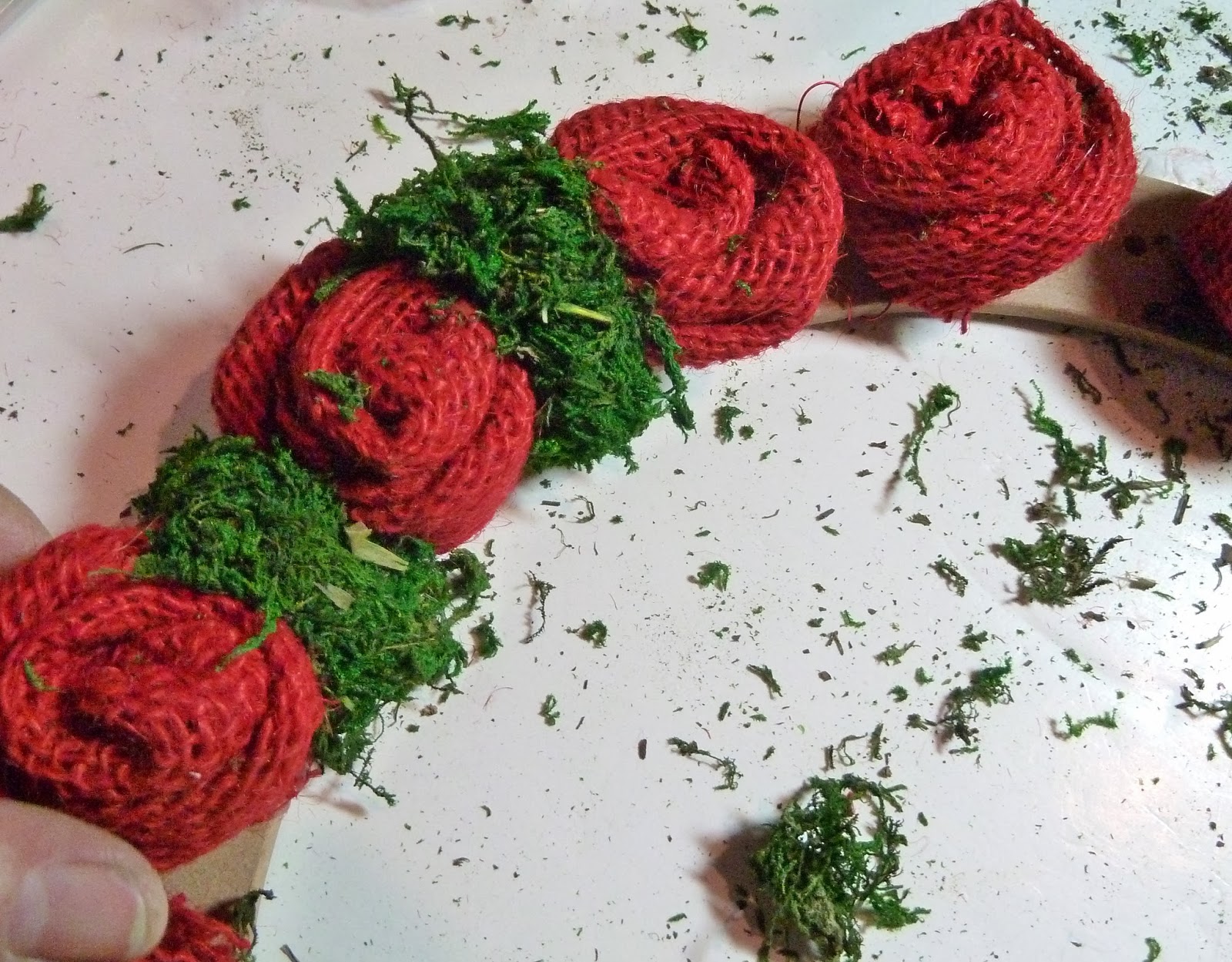 Make it easy crafts: Burlap Rosebud Valentine Wreath Tutorial