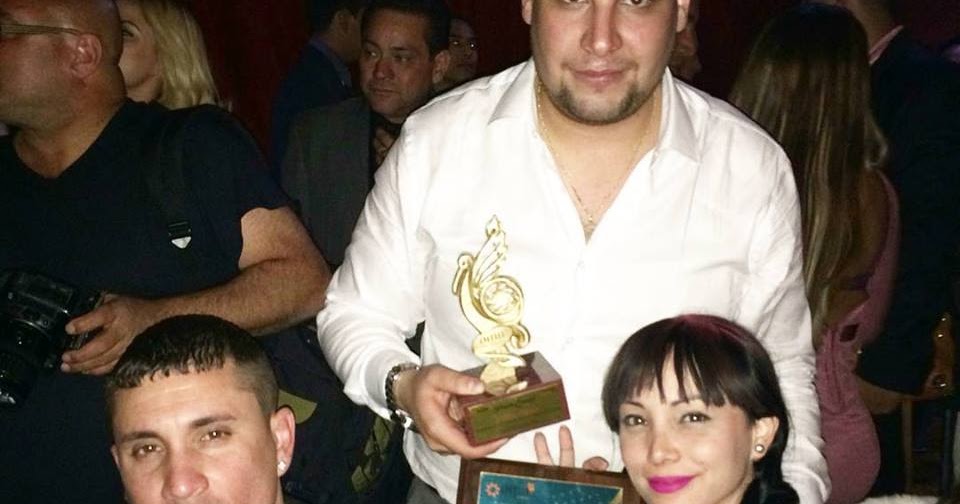 ACTITUD AL MOMENTO: RODRIGO FRAGOSO CON ESTATUILLA HONORIFICA POR SU ...