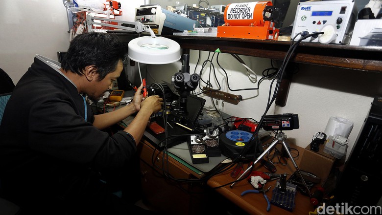 Komar Chucky: Cara Kerja dan Cara Membaca Black Box (Kotak Hitam) Pesawat