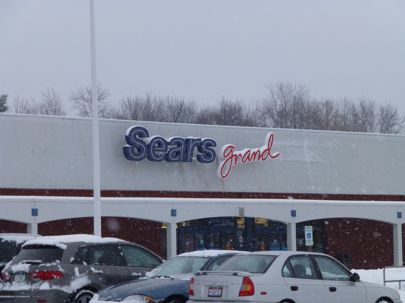 Dead and Dying retail: Sears Grand in Solon, Ohio
