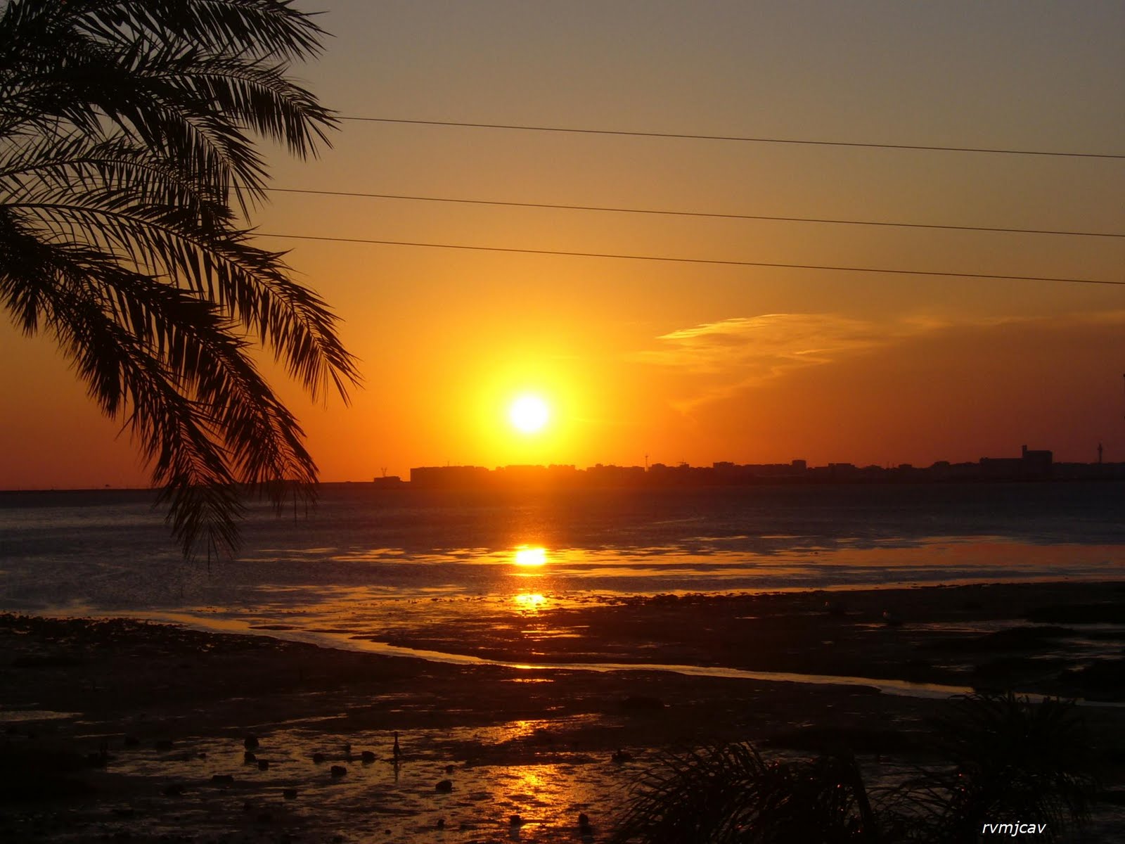 A vista de paseo en bici: Atardecer. Parque Natural de la Bahia
