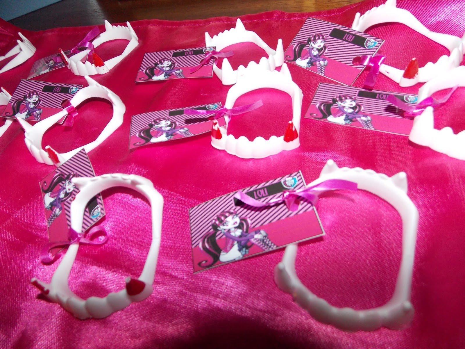 :::Animaciones para nenas:::: ADICIONALES VIOLETTA-MONSTER HIGH-FROZEN