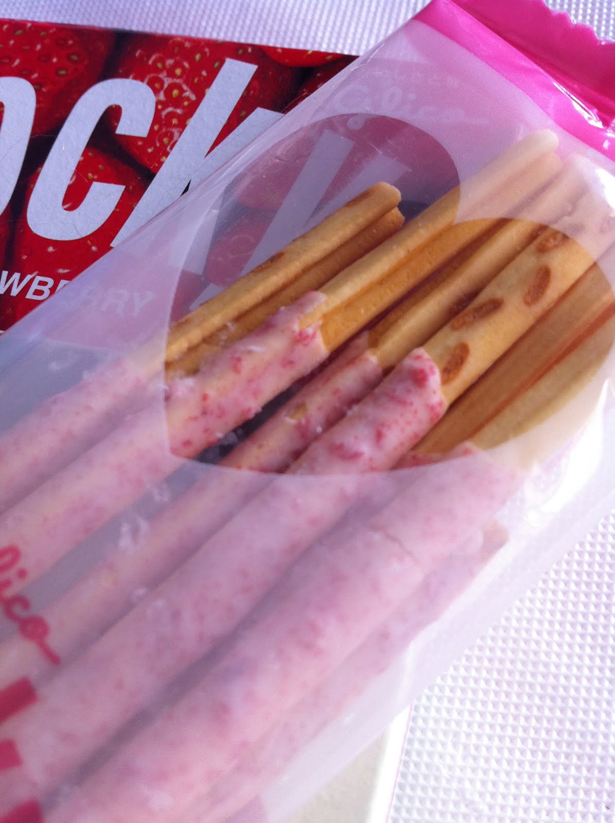 Covered in Stardust: Glico Pocky Tsubu Tsubu Strawberry Biscuit Sticks