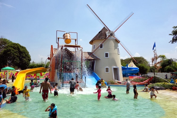 Kiddos' Travel Stories: Main Air di Amsterdam Waterpark Tangerang