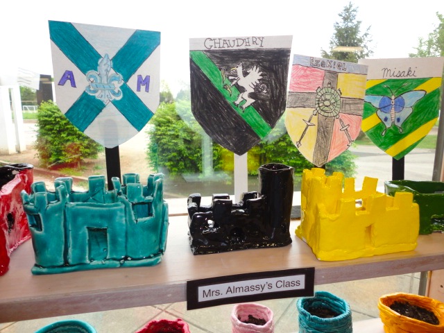 Thomas Elementary Art: Clay Castles with Coat of Arms by 4th Grade