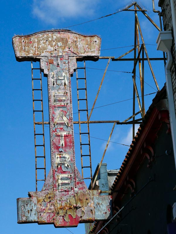 Victor Bloomfield Photo: Old-Time Signs