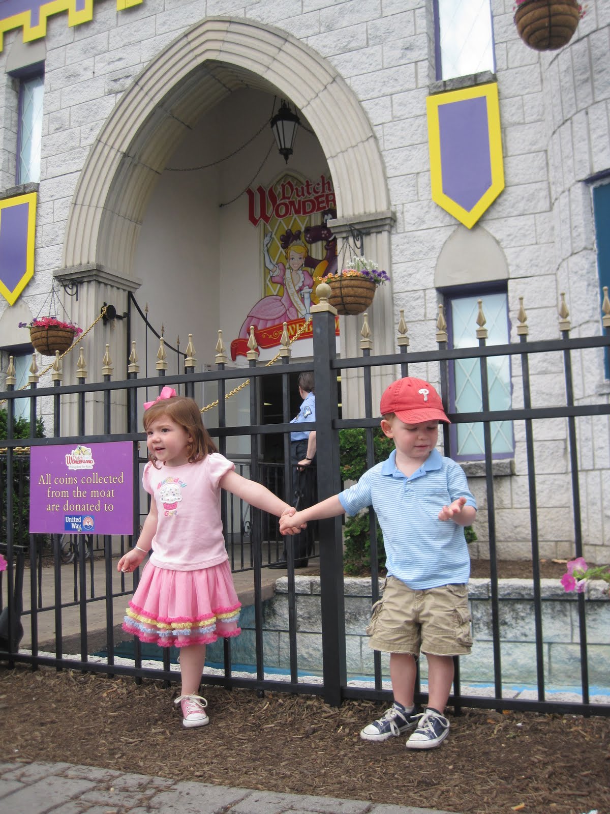 The Dougherty Girls: Dutch Wonderland- A Kingdom for Kids