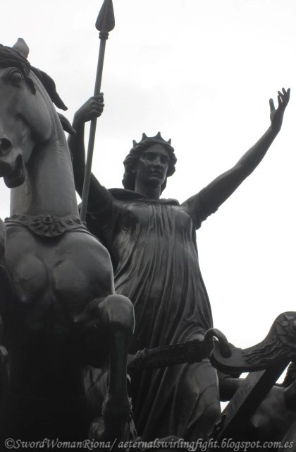 The Aeternal Swirling Fight : Queen Boudica's statue in London