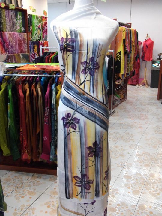 Yumna Batik: RAYON BERUS CINA RM150