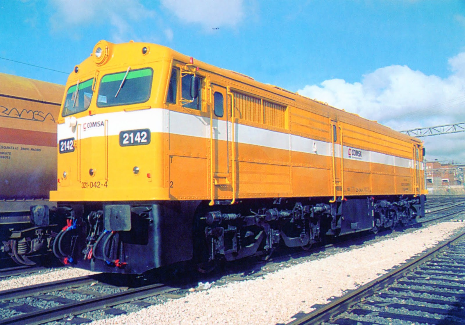 Rails sense fronteres: Locomotores dièsel-elèctriques, sèrie 321, de Renfe.