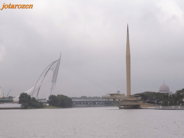 Footsteps - Jotaro's Travels: Sites : Putrajaya Lakeside - Putrajaya ...