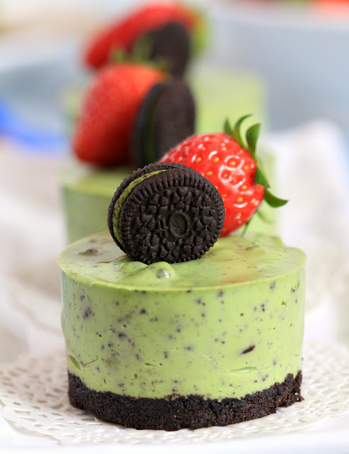 No-bake matcha Oreo mini cheesecakes