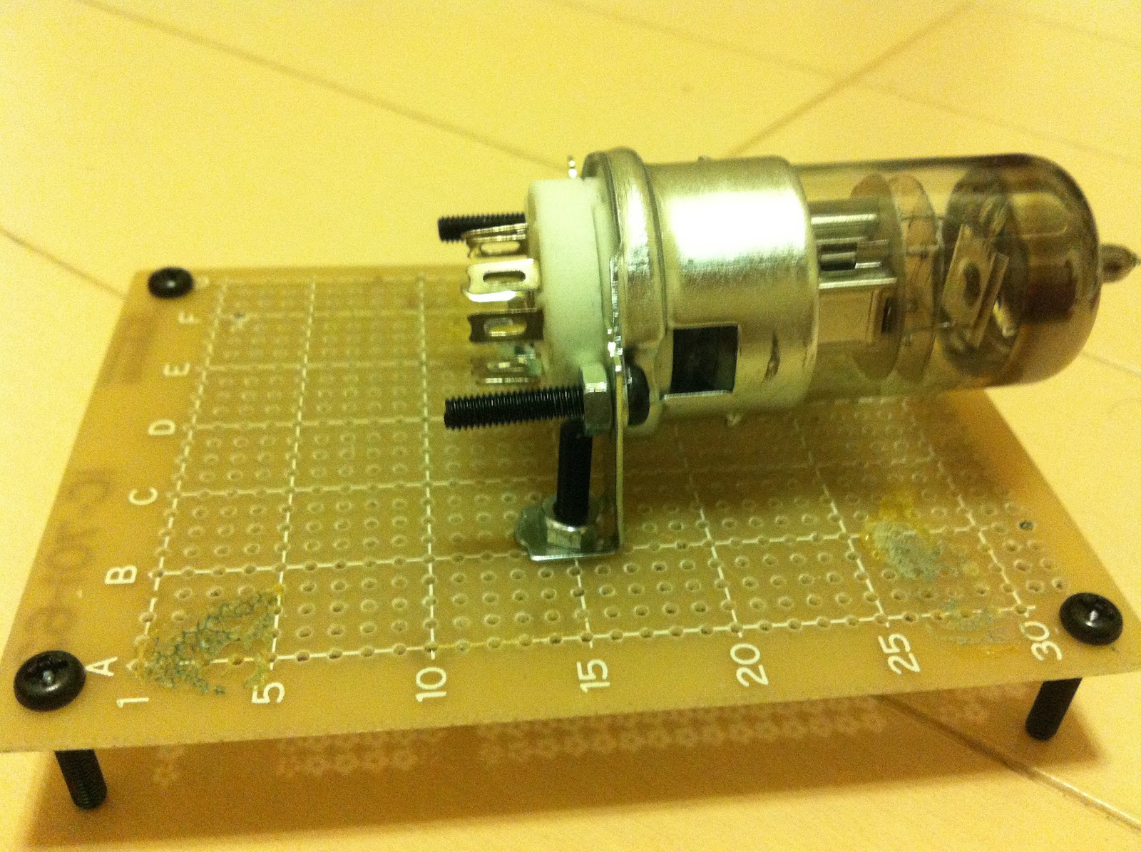 DIY ELECTRONICS PROJECTS: Low Voltage Tube Buffer