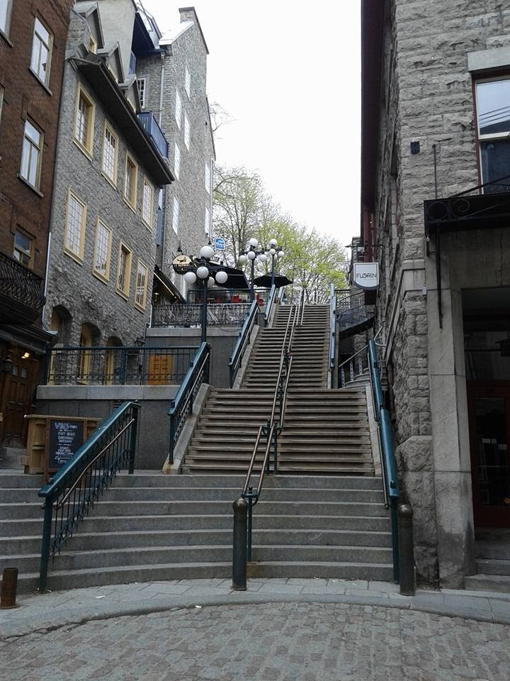 The On-Line Buzzletter: Quebec Blog #22: The Breakneck Stairs!
